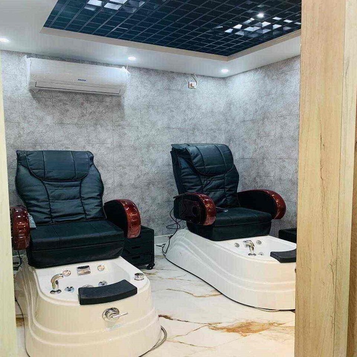 SALON 82 (Bhawanipore) - 3 ALLENBY ROAD KAMANI MANSION, - Kolkata | Welns